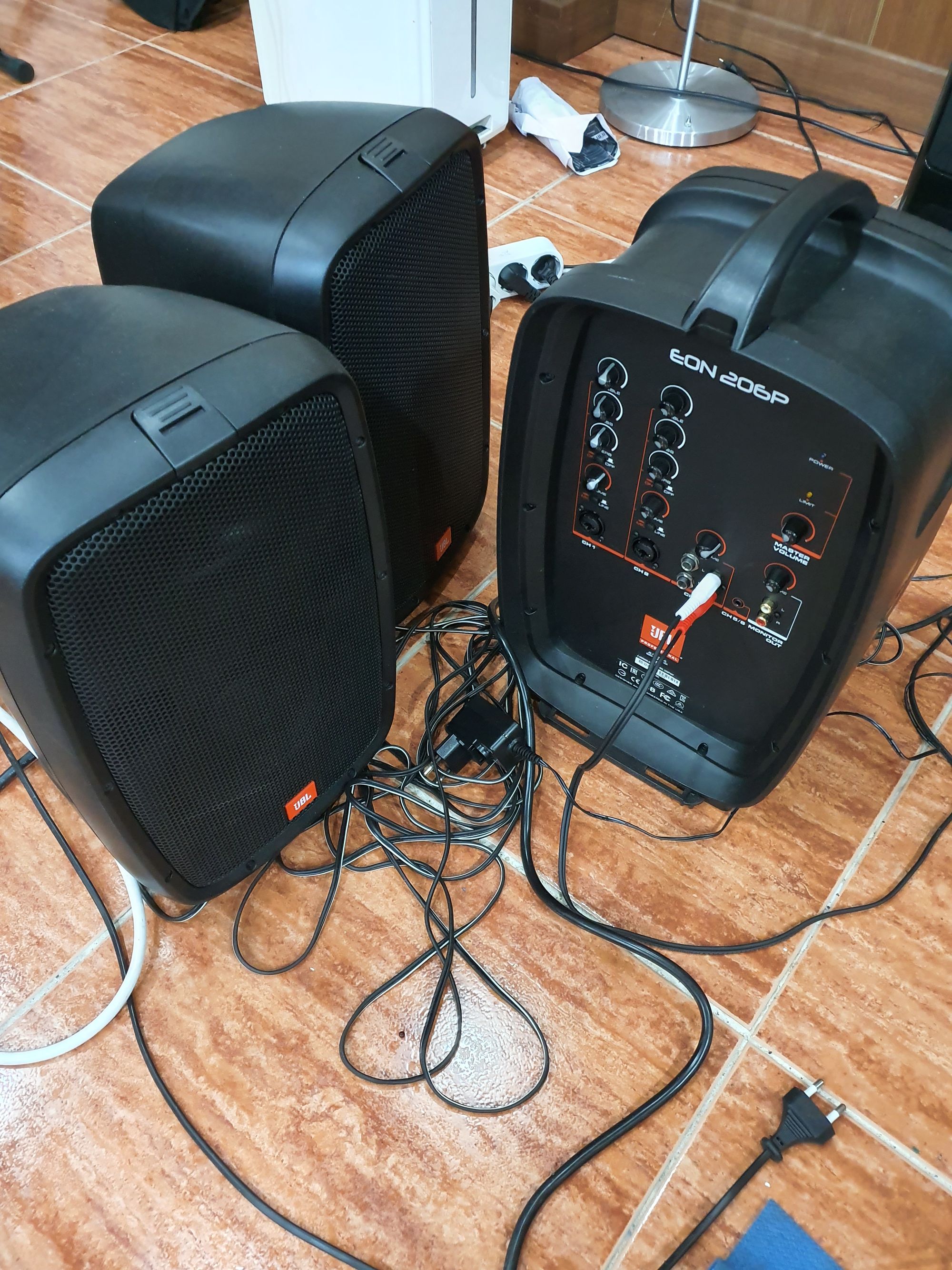 jbl eon 206p 팝니다. 소공연. 버스킹에 좋습니다 | 중고악기 뮬