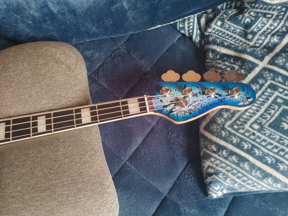 Spear스피어 SAJ-250 홀로그램블루 베이스 | 중고악기 뮬