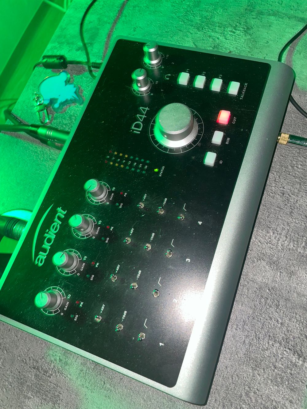 Audient id44 mk1오인페 팝니다 | 중고악기 뮬